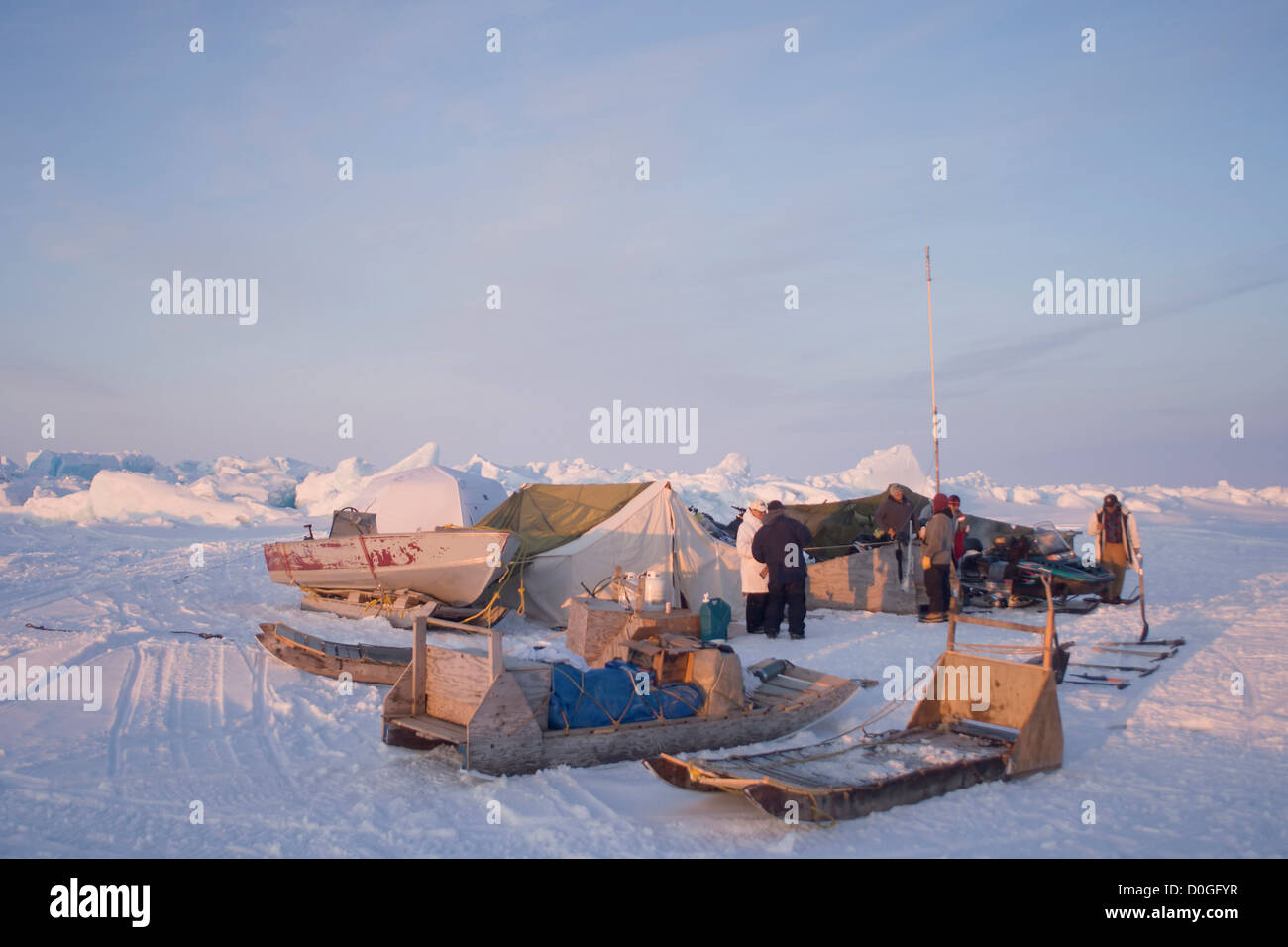 Inupiat boat hi-res stock photography and images - Alamy