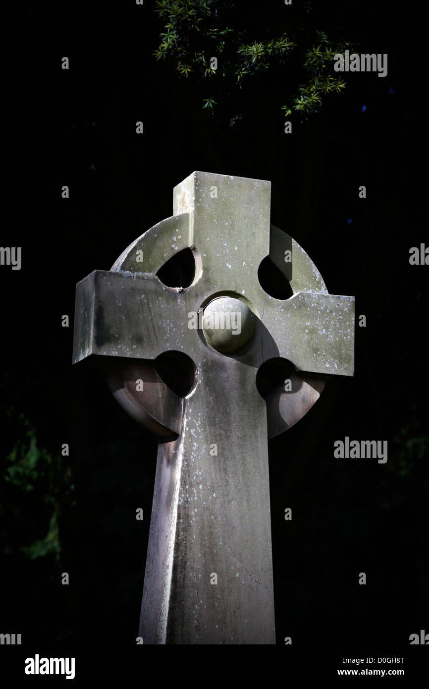 Cross in cemetery UK Stock Photo - Alamy
