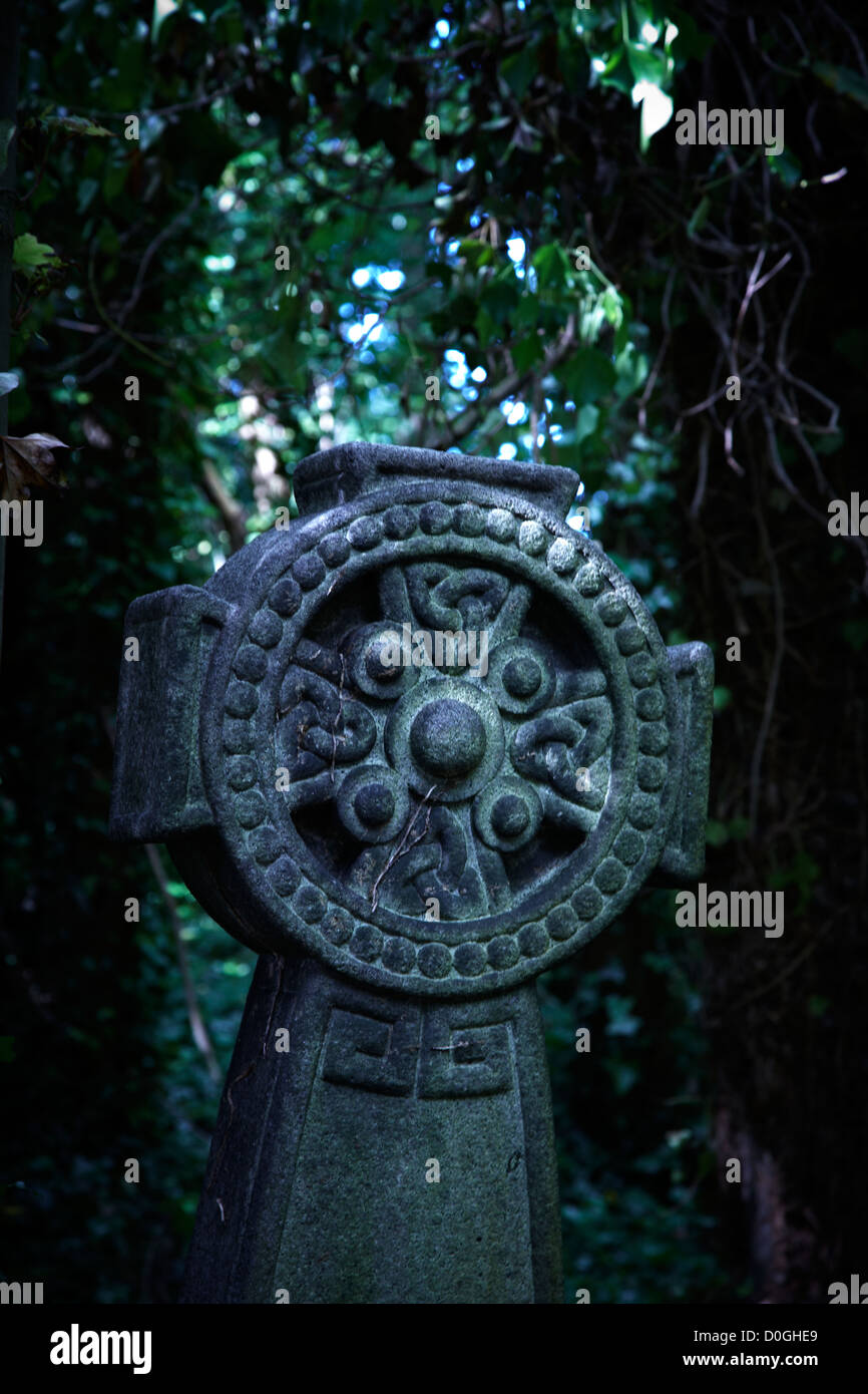 Simple carved stone cross hi-res stock photography and images - Alamy
