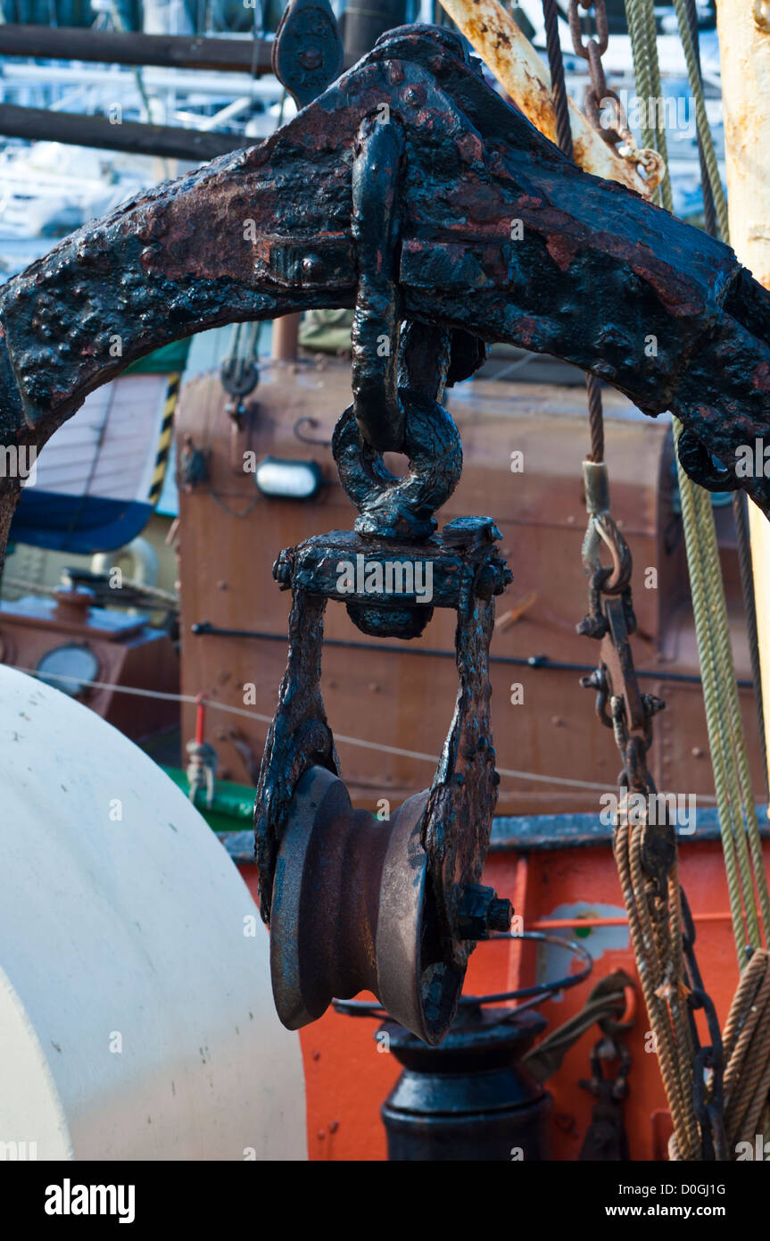 Iron pulley on old ship Stock Photo - Alamy