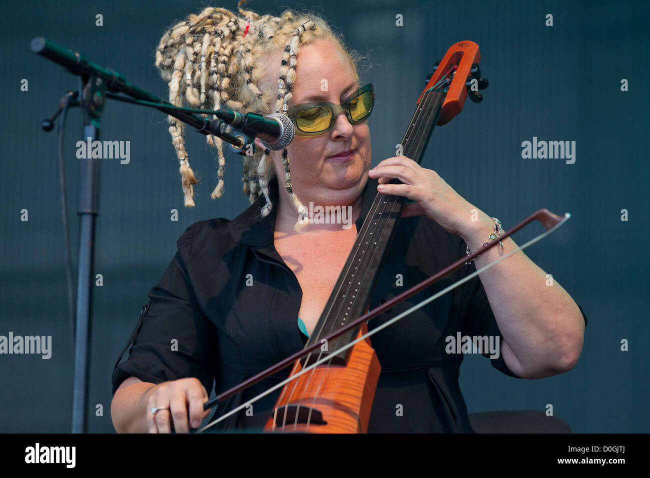 Amy Ziff cello and vocals Betty performing live at the st Lisbon ...