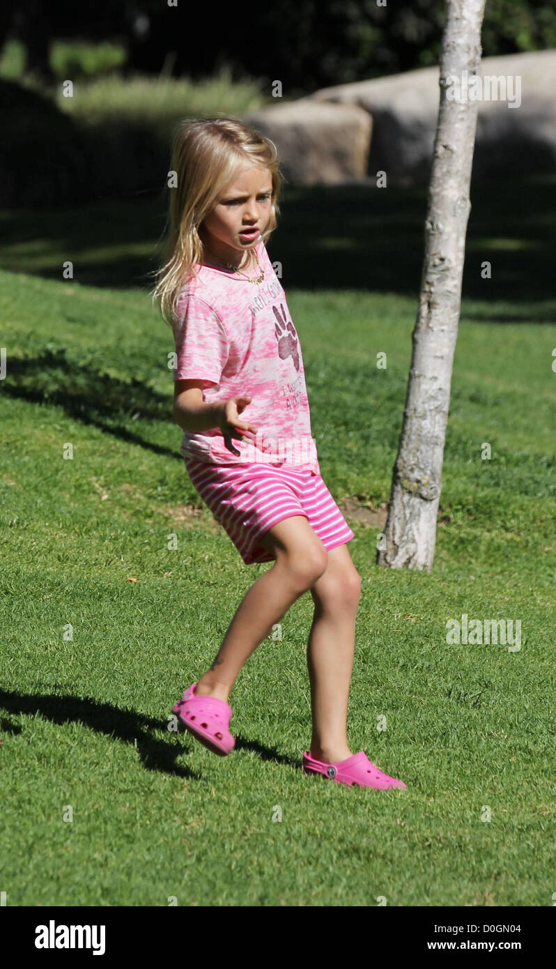 Heidi Klums Daughter Leni Enjoys The Day At Coldwater Canyon Park 2510