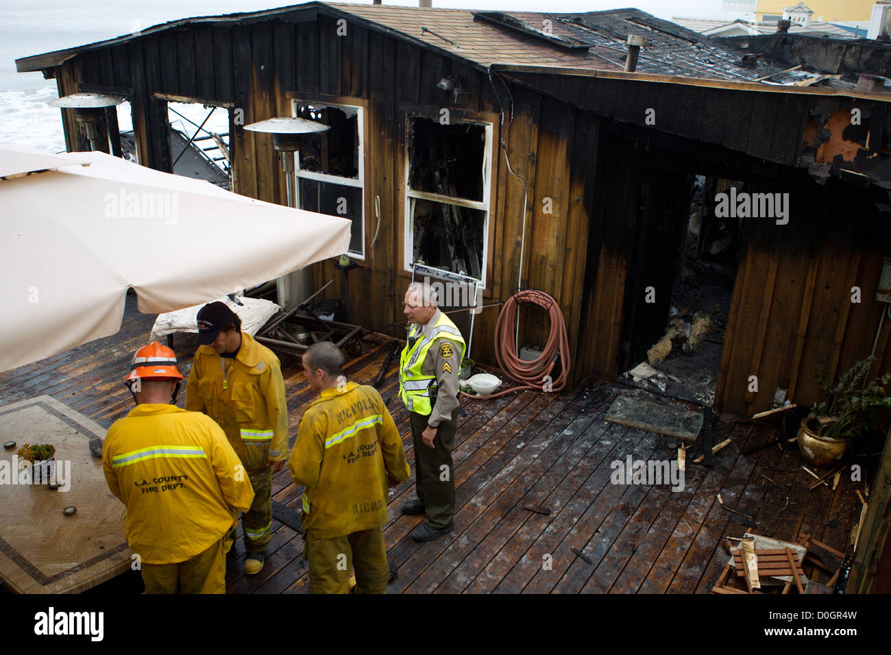 LAKE'S HOUSE BURNS DOWN Actress and TV personality RICKI LAKE has been ...