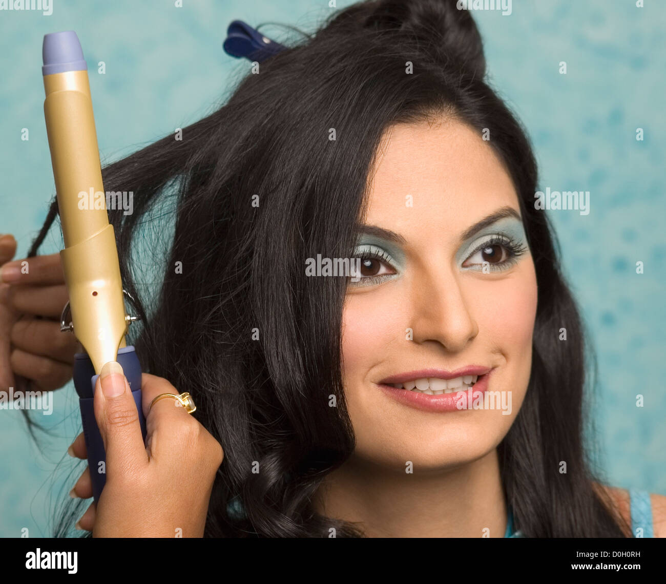 Person's hand curling a young woman's hair Stock Photo - Alamy