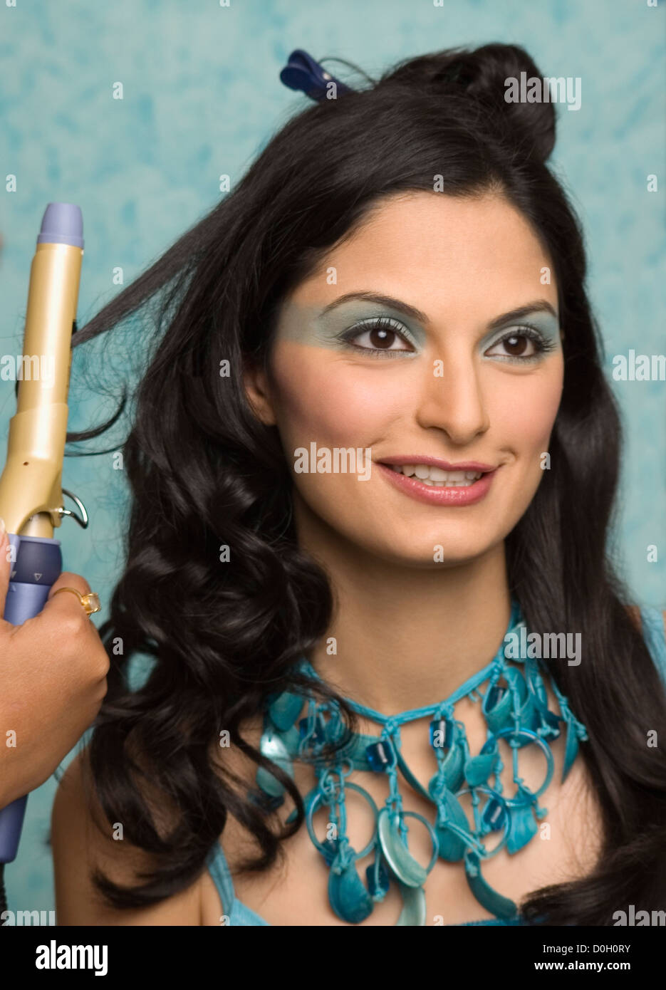Person's hand curling a young woman's hair Stock Photo - Alamy