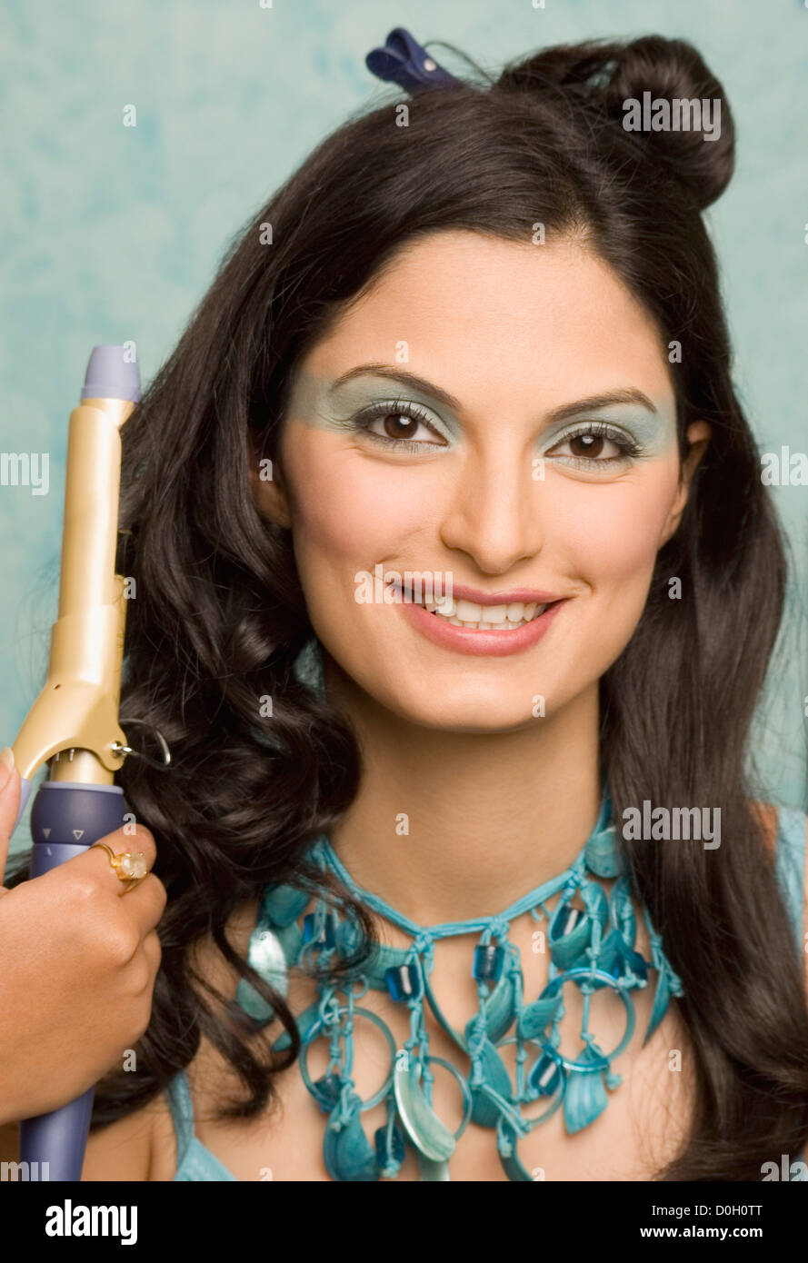 Person's hand curling a young woman's hair Stock Photo - Alamy