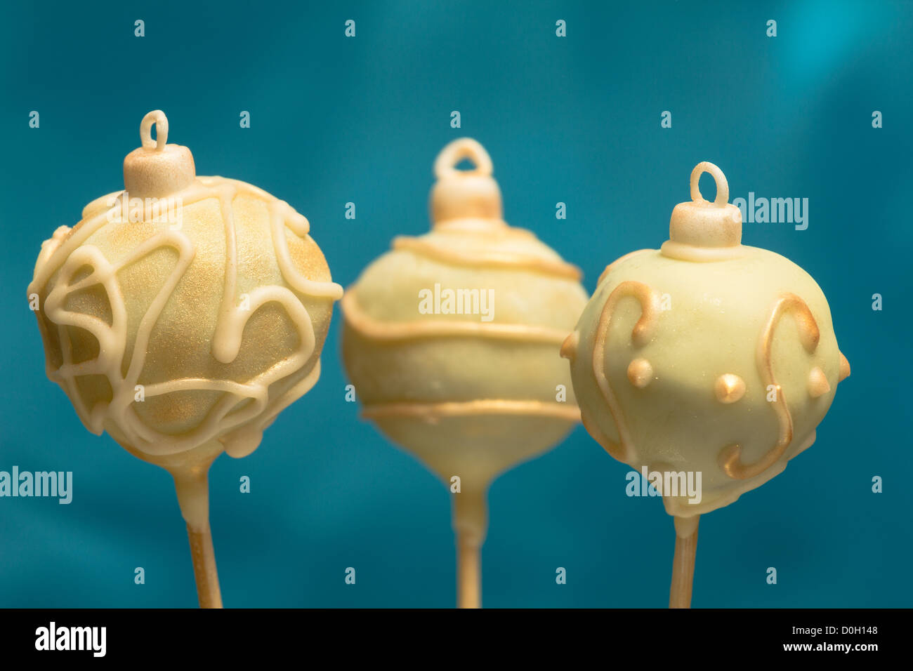 Turquoise cake pops hi-res stock photography and images - Alamy