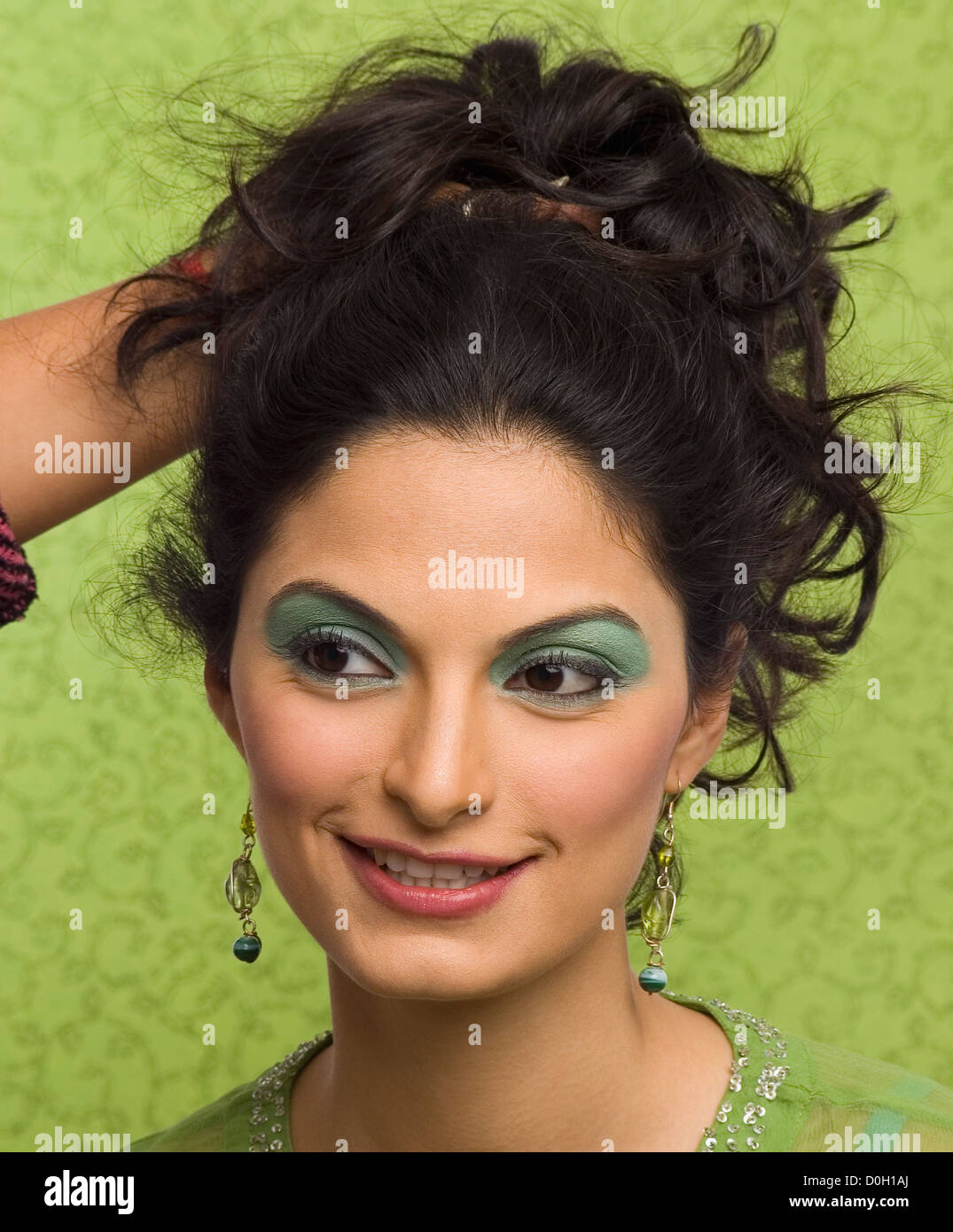 Person's hand styling a young woman's hair Stock Photo - Alamy