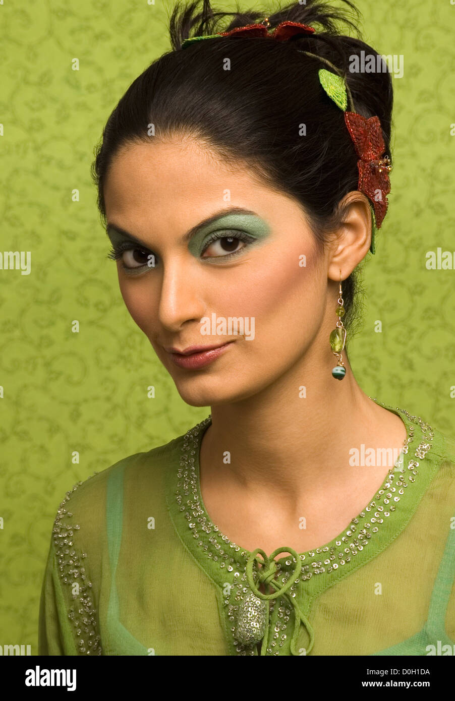 Portrait of a female fashion model posing Stock Photo - Alamy
