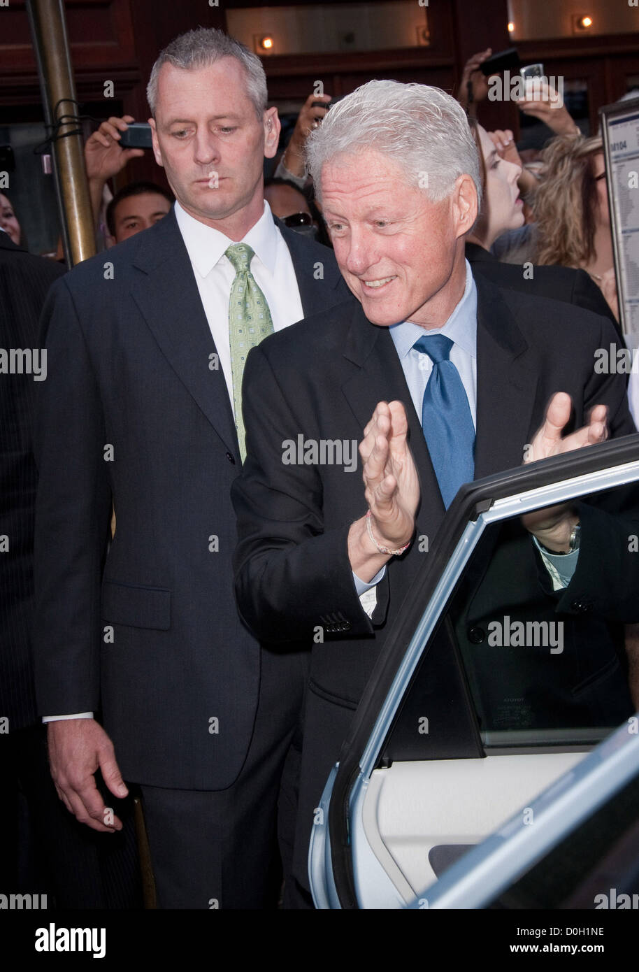 Former U.S President, Bill Clinton taking a stroll down Broadway after ...