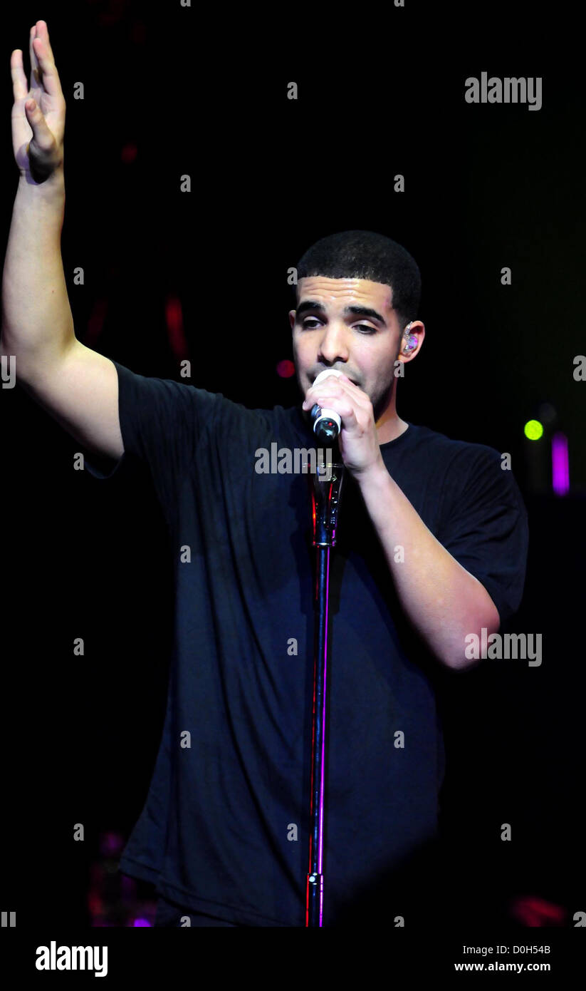 Drake performs on the opening night of his US 'Light Dreams and ...