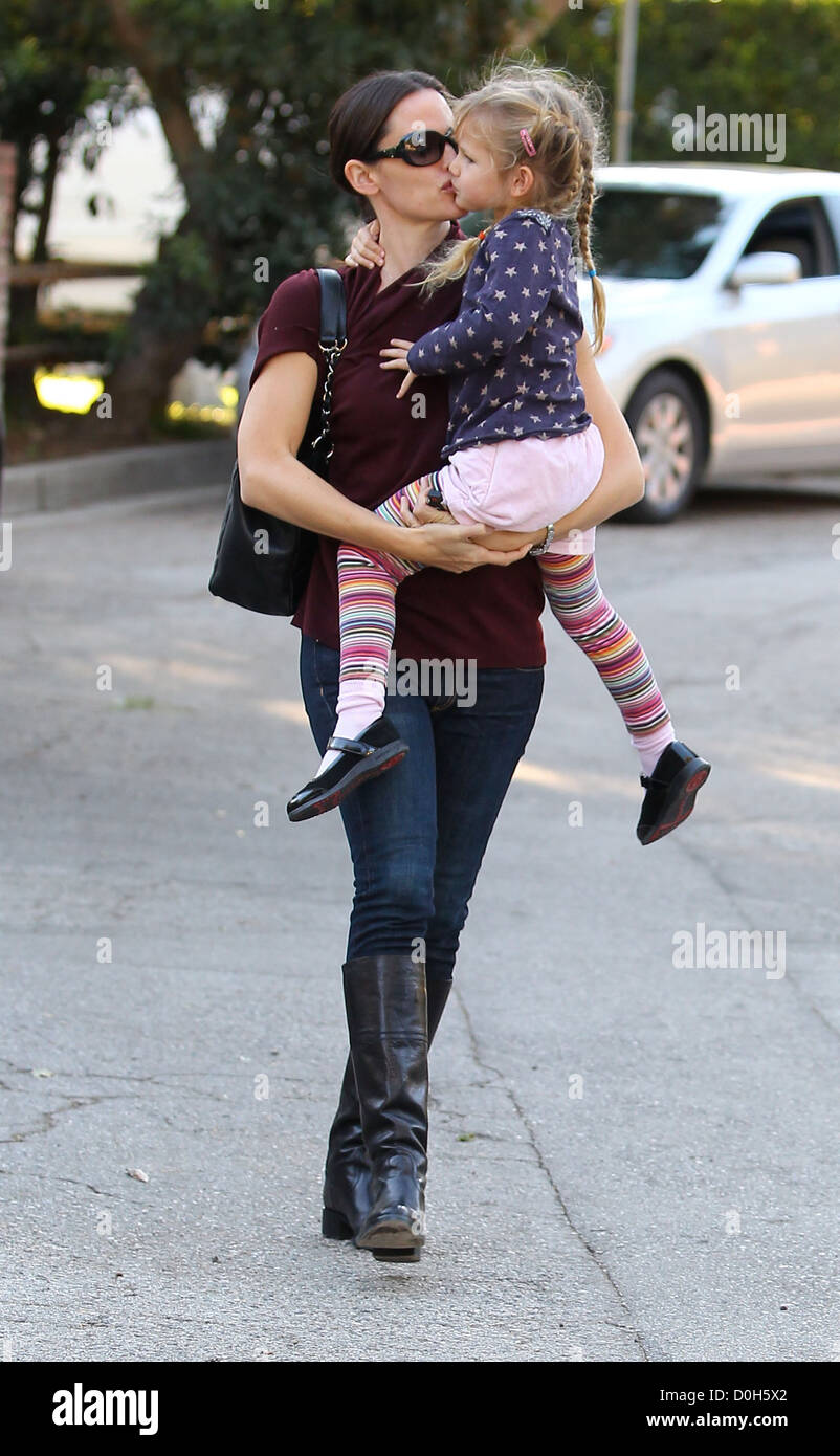 Jennifer Garner on her way to a playdate with her daughter, Violet ...