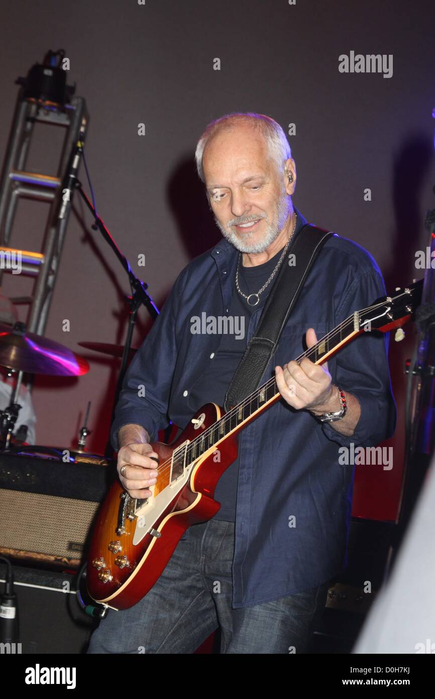 Peter frampton 2012 hi-res stock photography and images - Alamy
