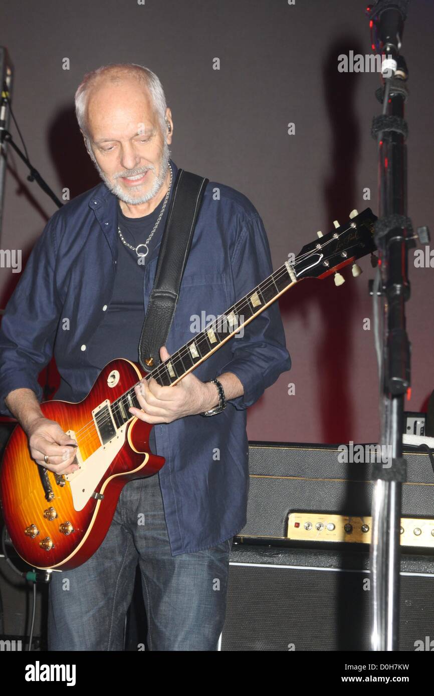 Peter frampton 2012 hi-res stock photography and images - Alamy