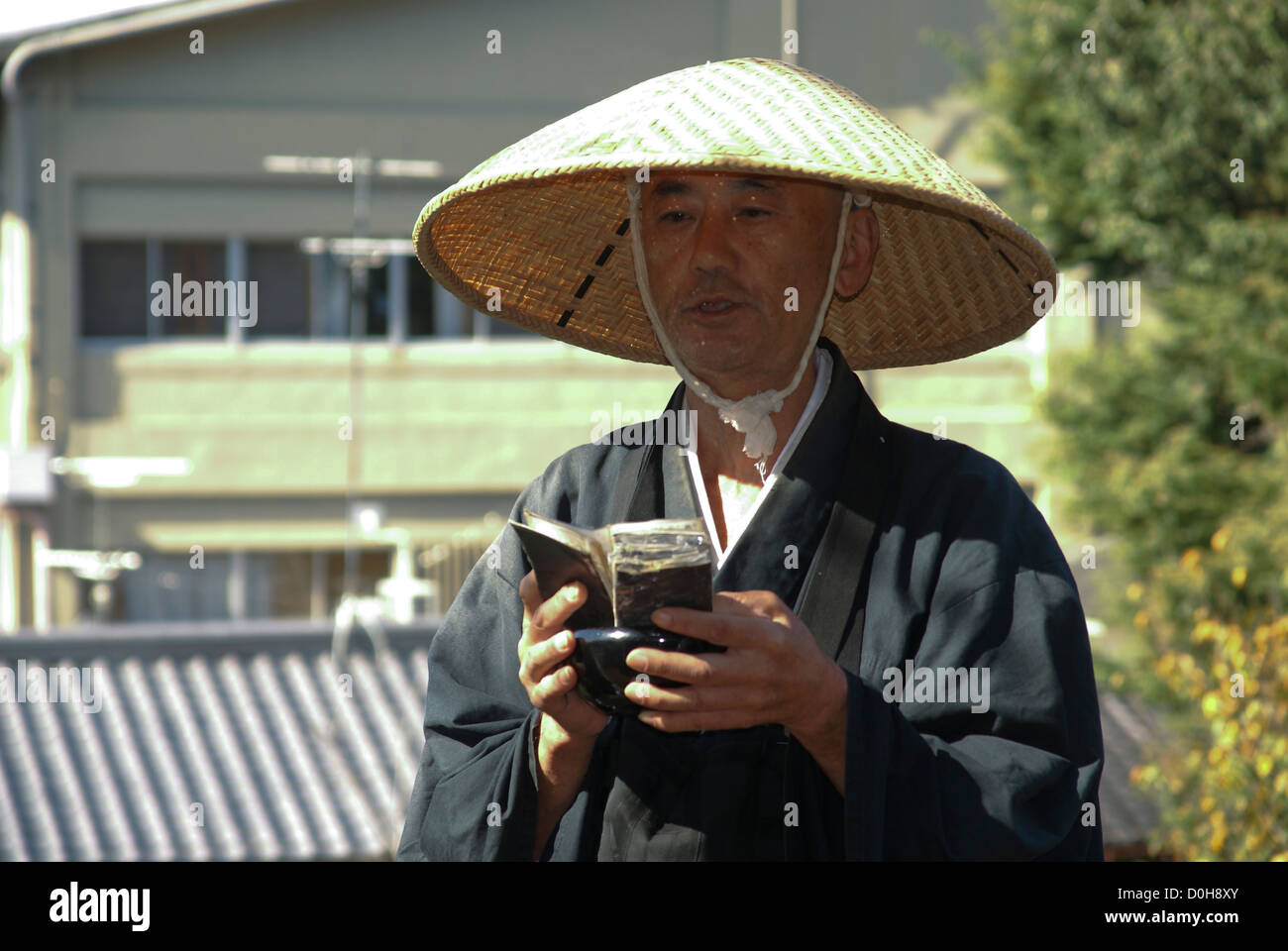 Japanese man praying hi-res stock photography and images - Alamy