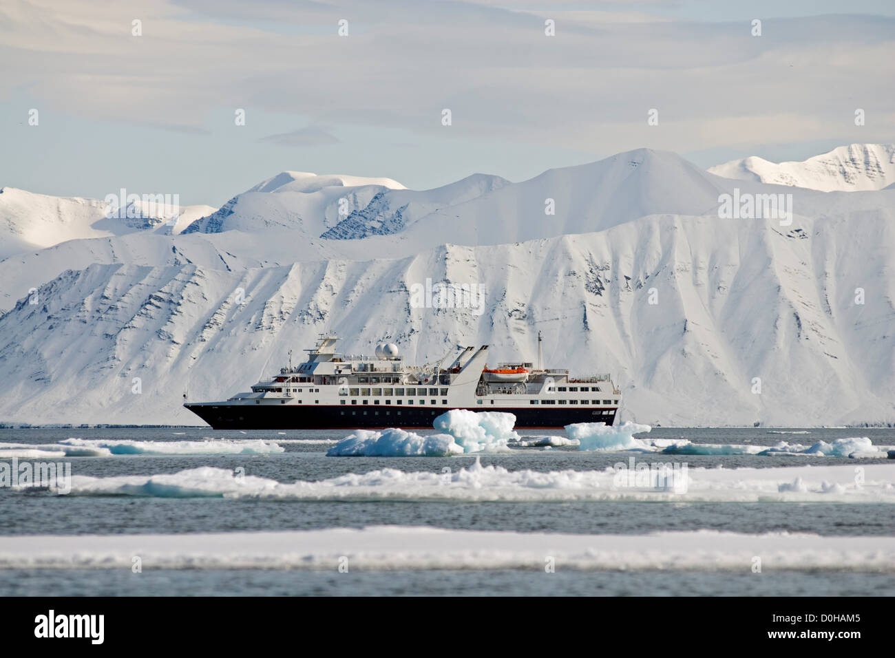 Svalbard ship anchored in hi-res stock photography and images - Alamy