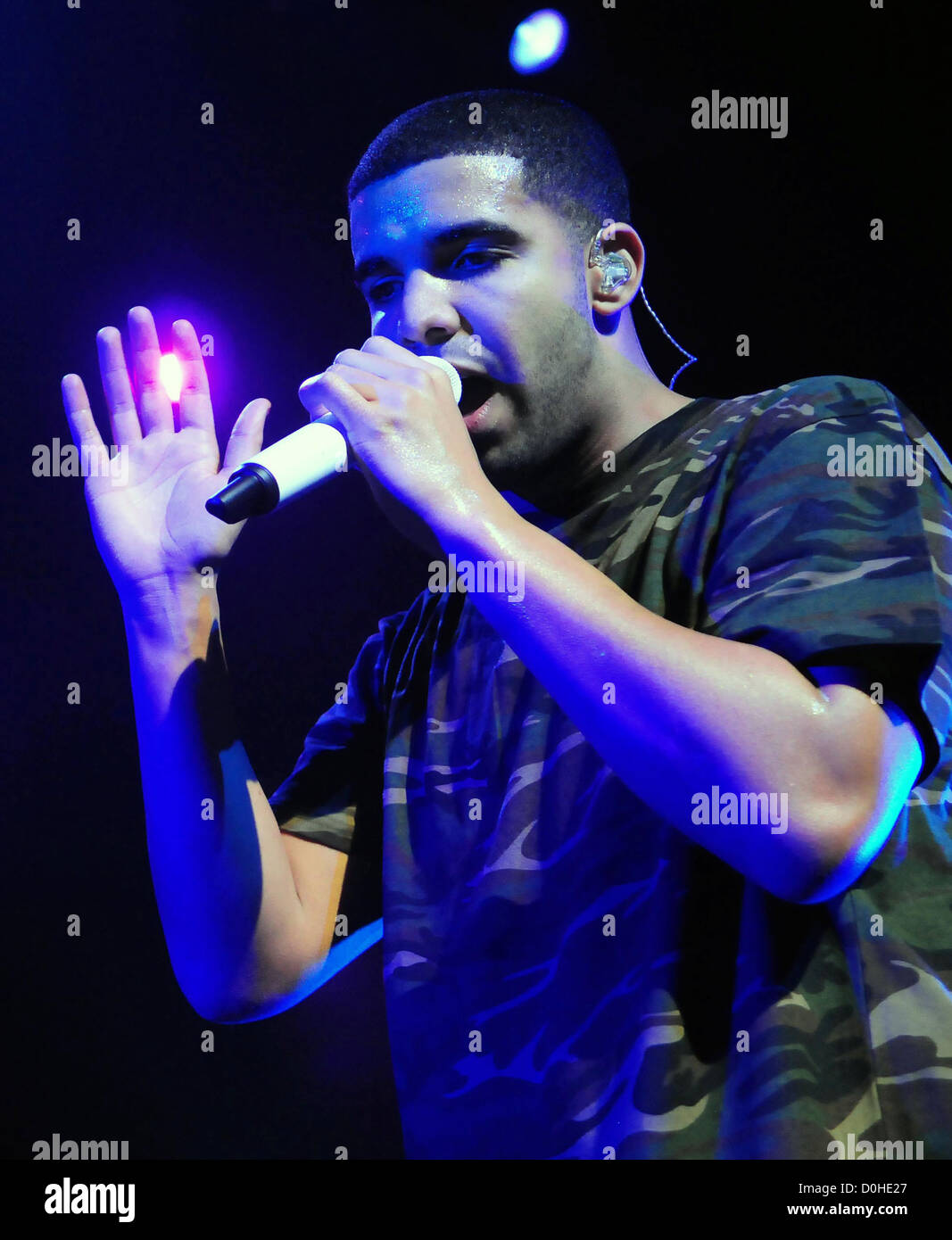 Drake 2nd day performance during the Drake Dream and Nightmares tour at ...