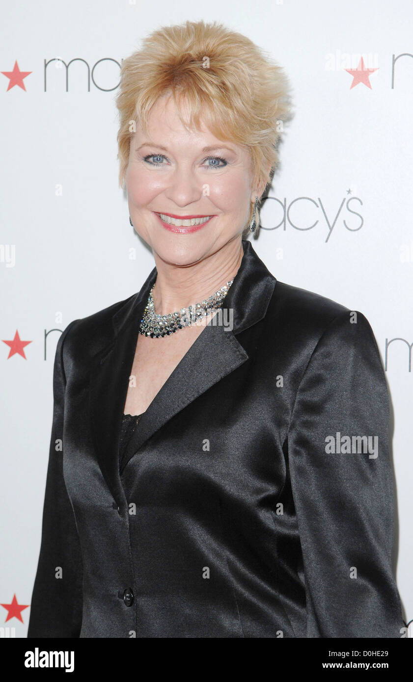 Dee wallace hi-res stock photography and images - Alamy