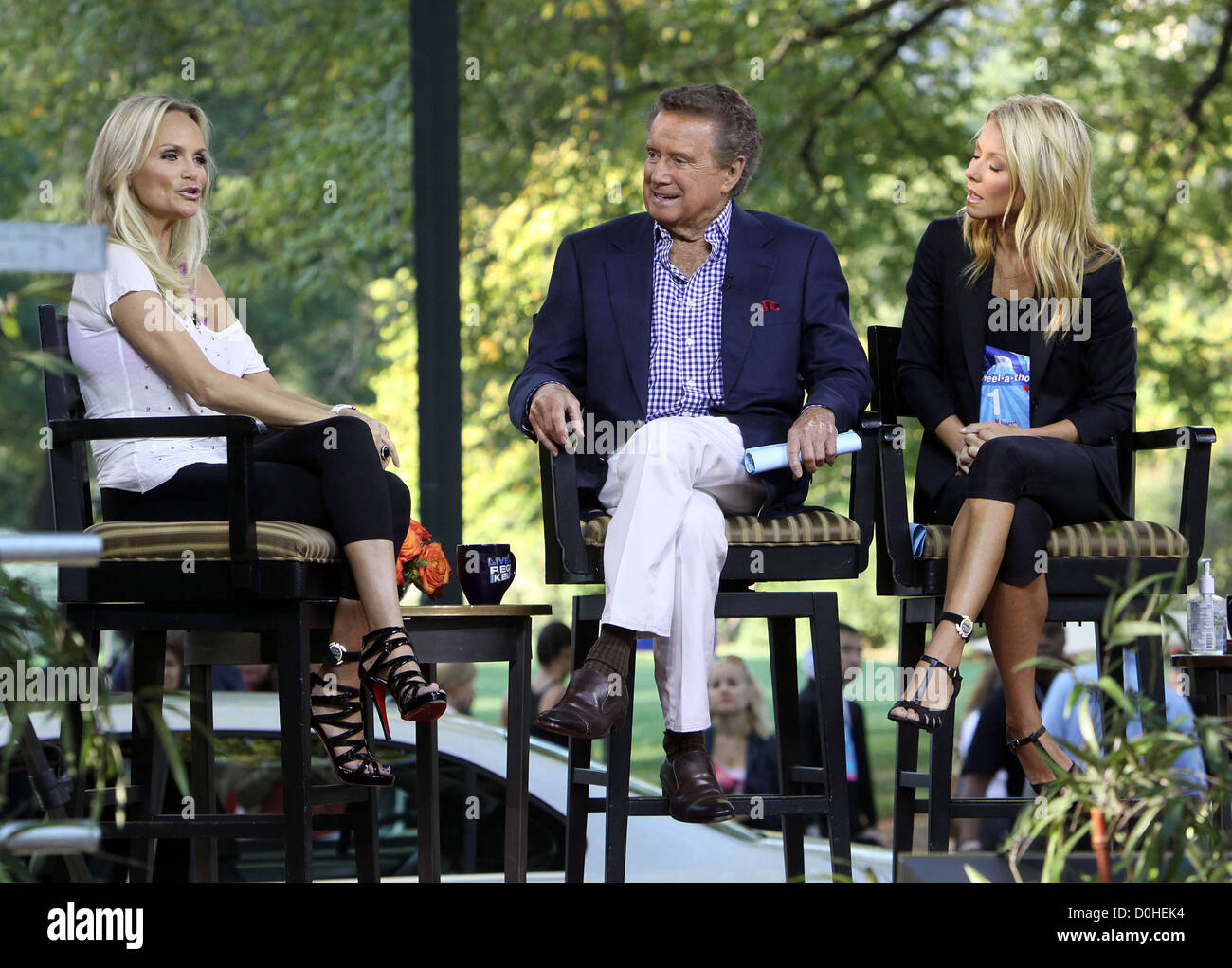 Kristin chenoweth kelly ripa running hi-res stock photography and ...