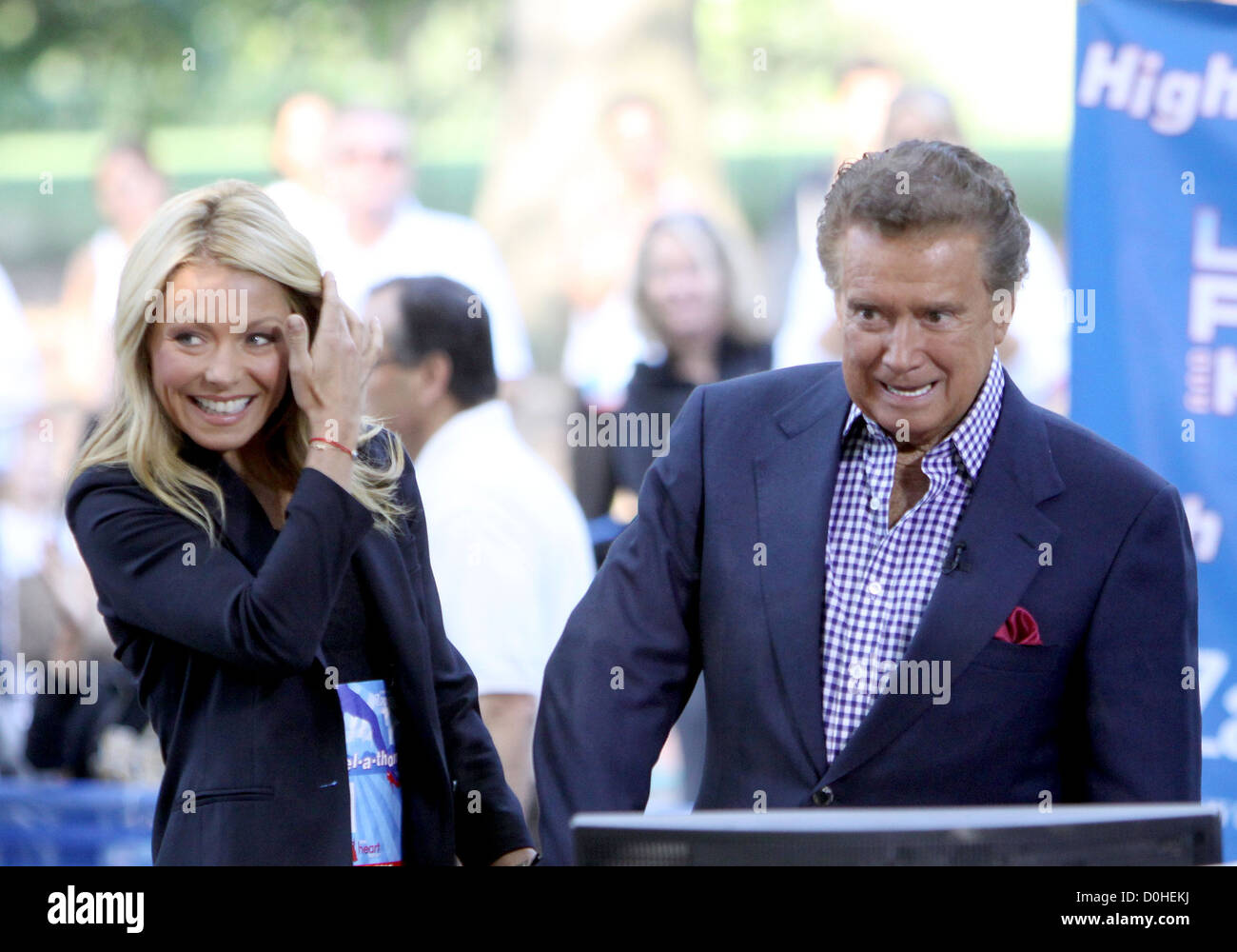 Regis philbin kelly ripa host hi-res stock photography and images - Alamy
