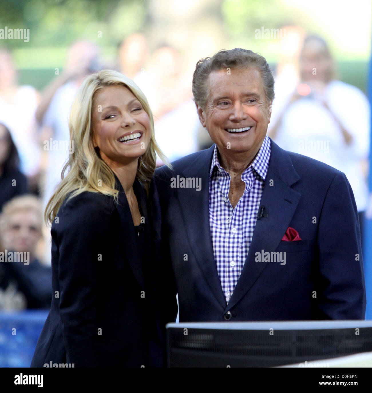 Kelly Ripa, Regis Philbin host the running at Live with Regis and Kelly ...