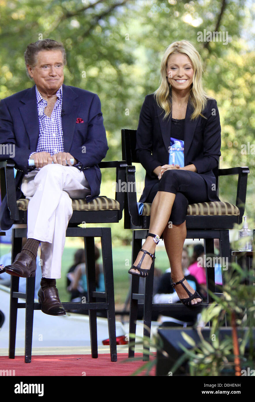 Regis Philbin, Kelly Ripa host the running at Live with Regis and Kelly ...