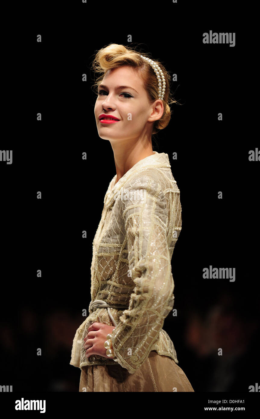 Model London Fashion Week Spring/Summer 2011 - Caroline Charles ...