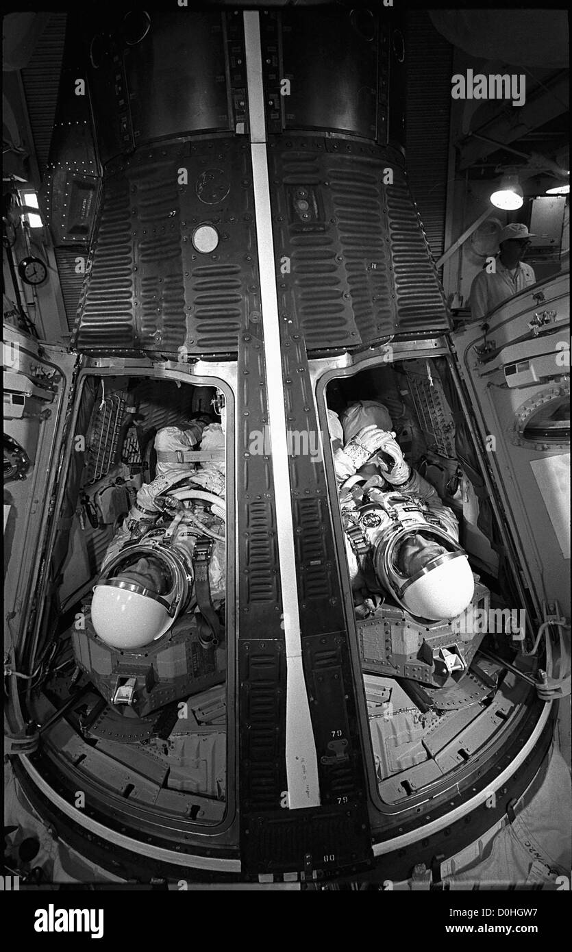Inside gemini spacecraft hi-res stock photography and images - Alamy