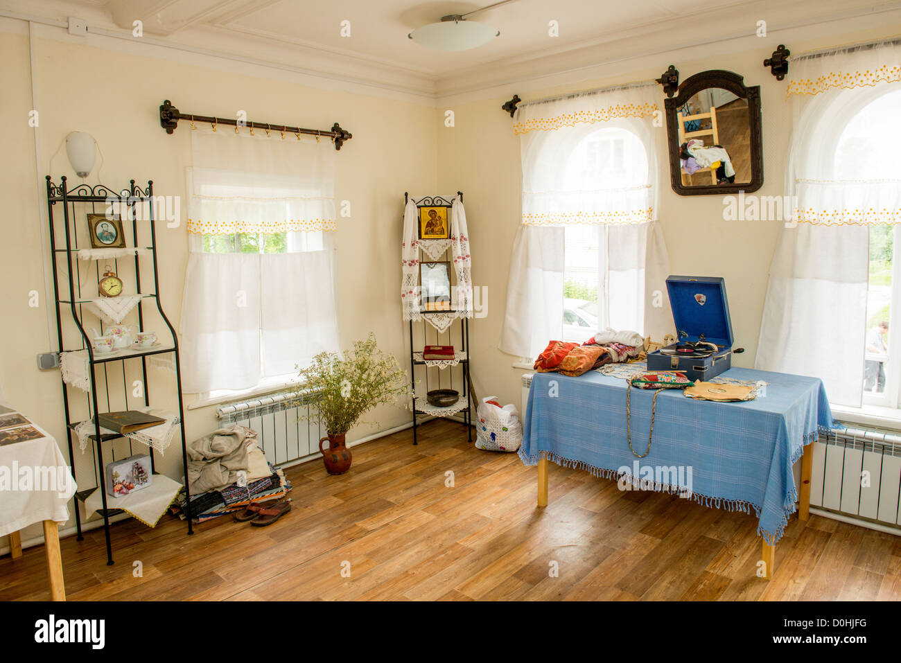 Traditional russian interior hi-res stock photography and images - Alamy