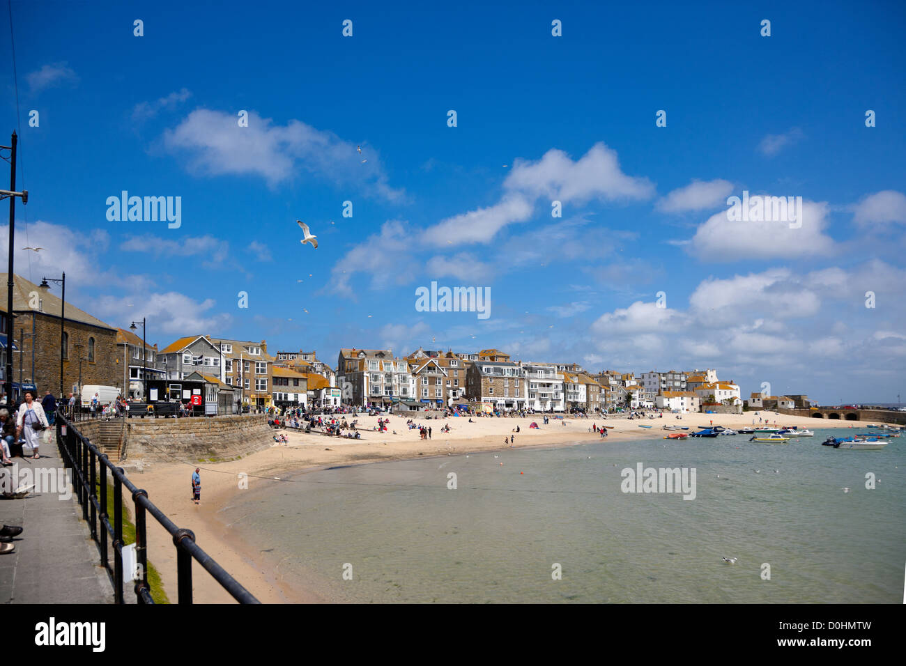 A view of the harbour beach at St Ives Stock Photo - Alamy