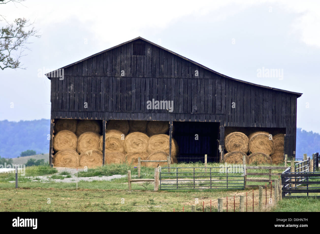 Black barn hi-res stock photography and images - Alamy