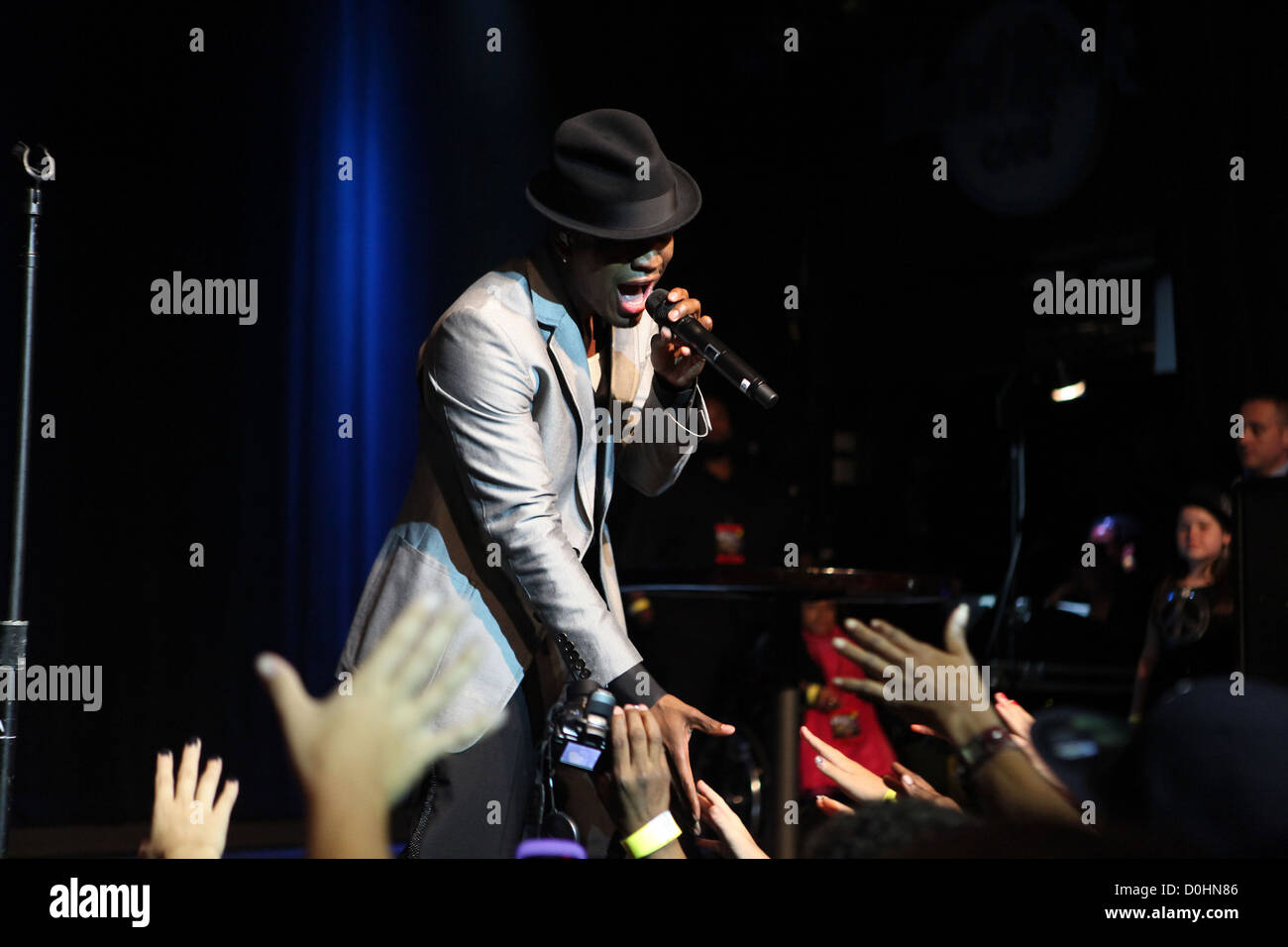 Ne-Yo Island Def Jam Rocks Times Square for Children's Miracle Network ...