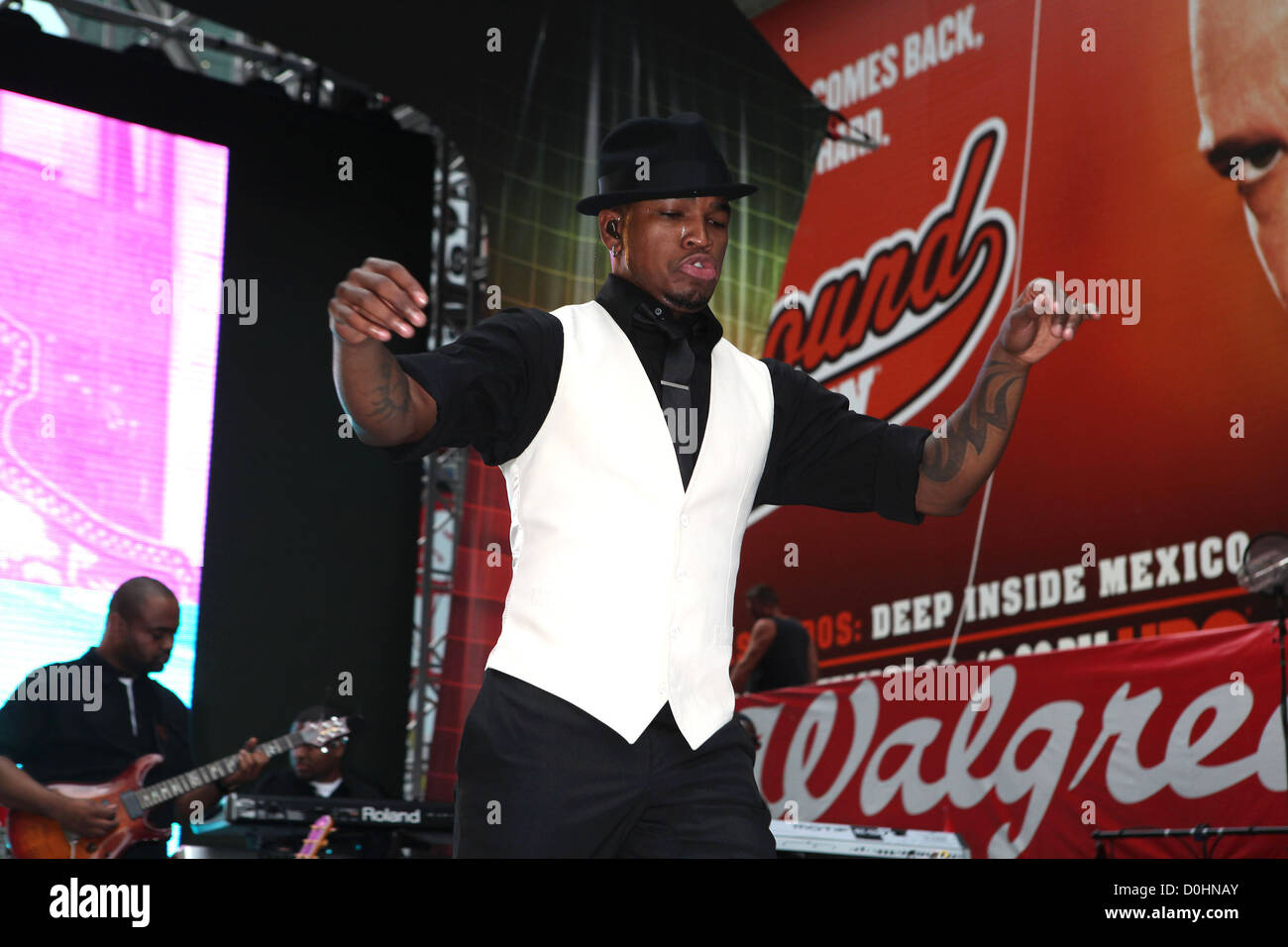 Ne-Yo Island Def Jam Rocks Times Square for Children's Miracle Network ...