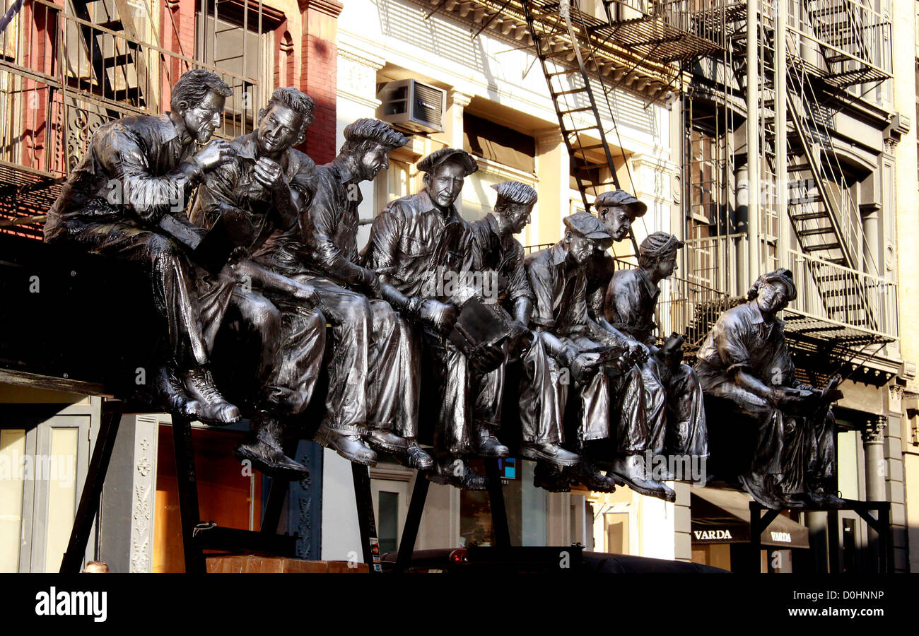 A 2001 sculpture of 'The 1932 Rockefeller Center Iron Workers Lunch ...