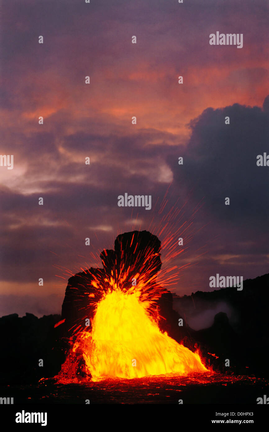 Erupting volcano in hawaii hi-res stock photography and images - Alamy