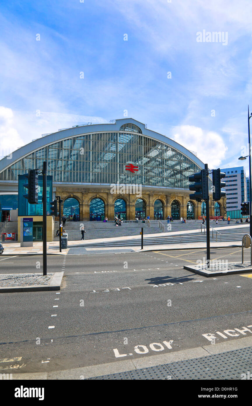 A view across the street to the main entrance of Liverpool Lime Street ...