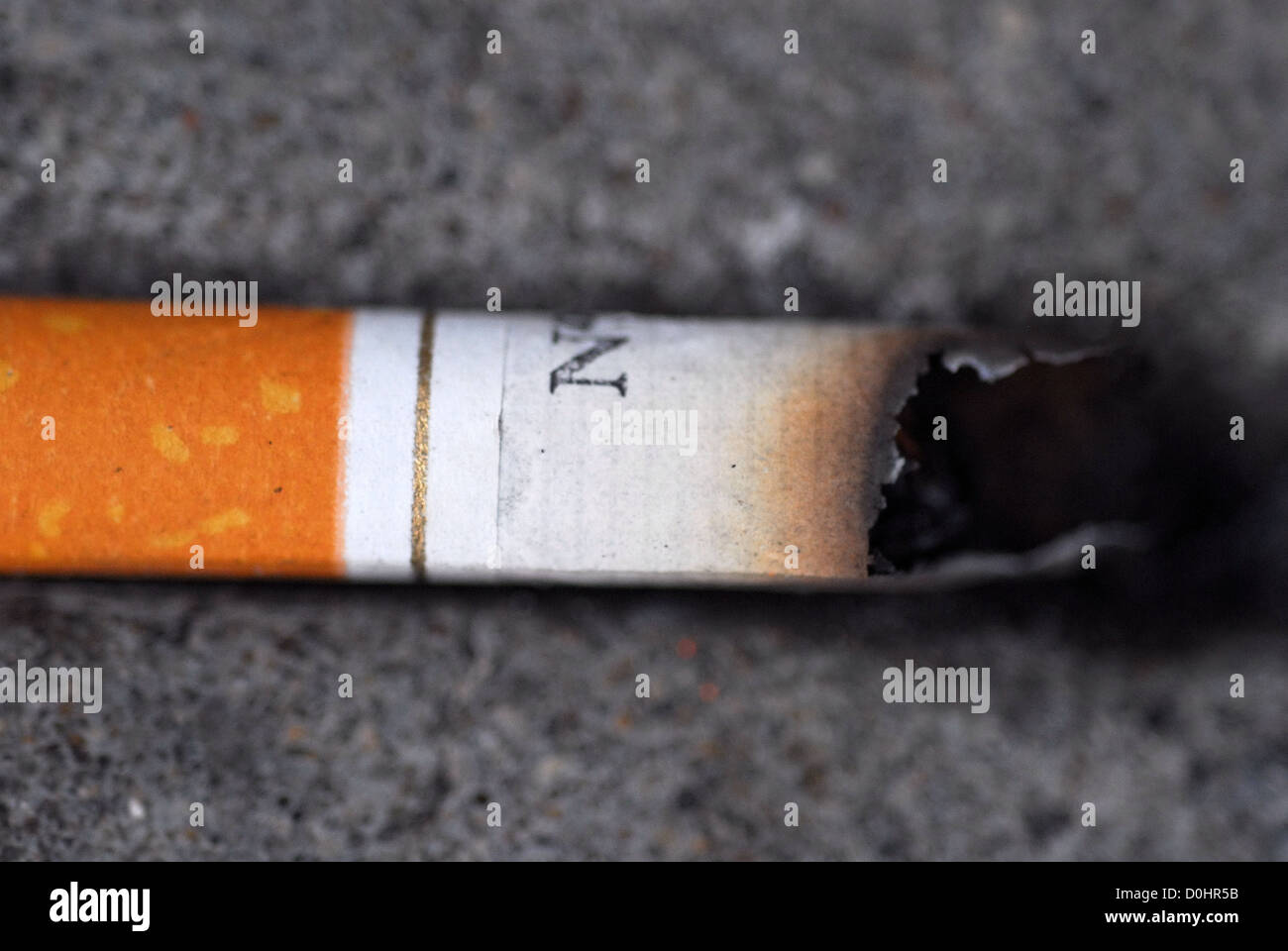 Discarded cigarettes in the street Stock Photo - Alamy