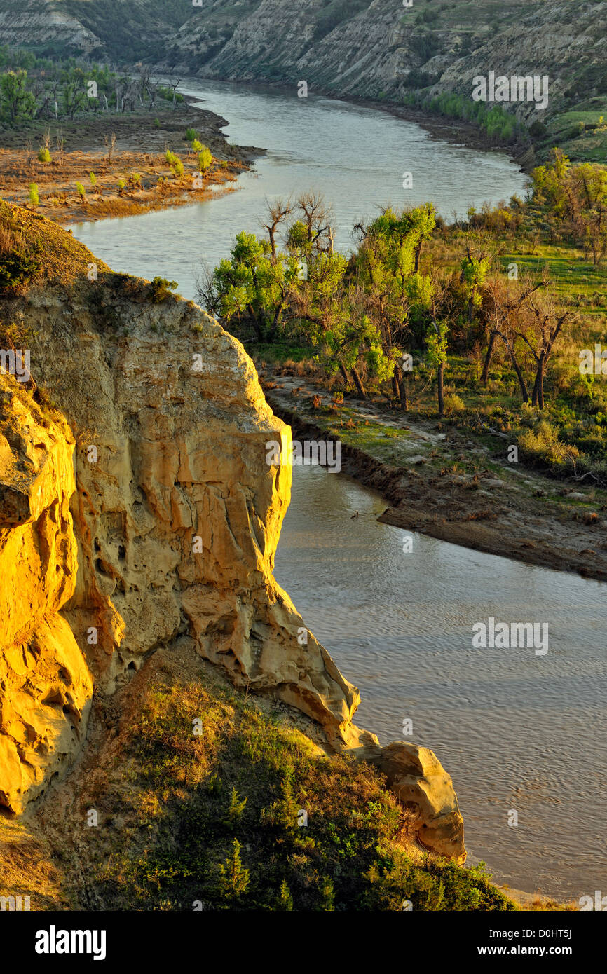 Wind Canyon sandstones overlooking the Little Missouri River, Theodore ...