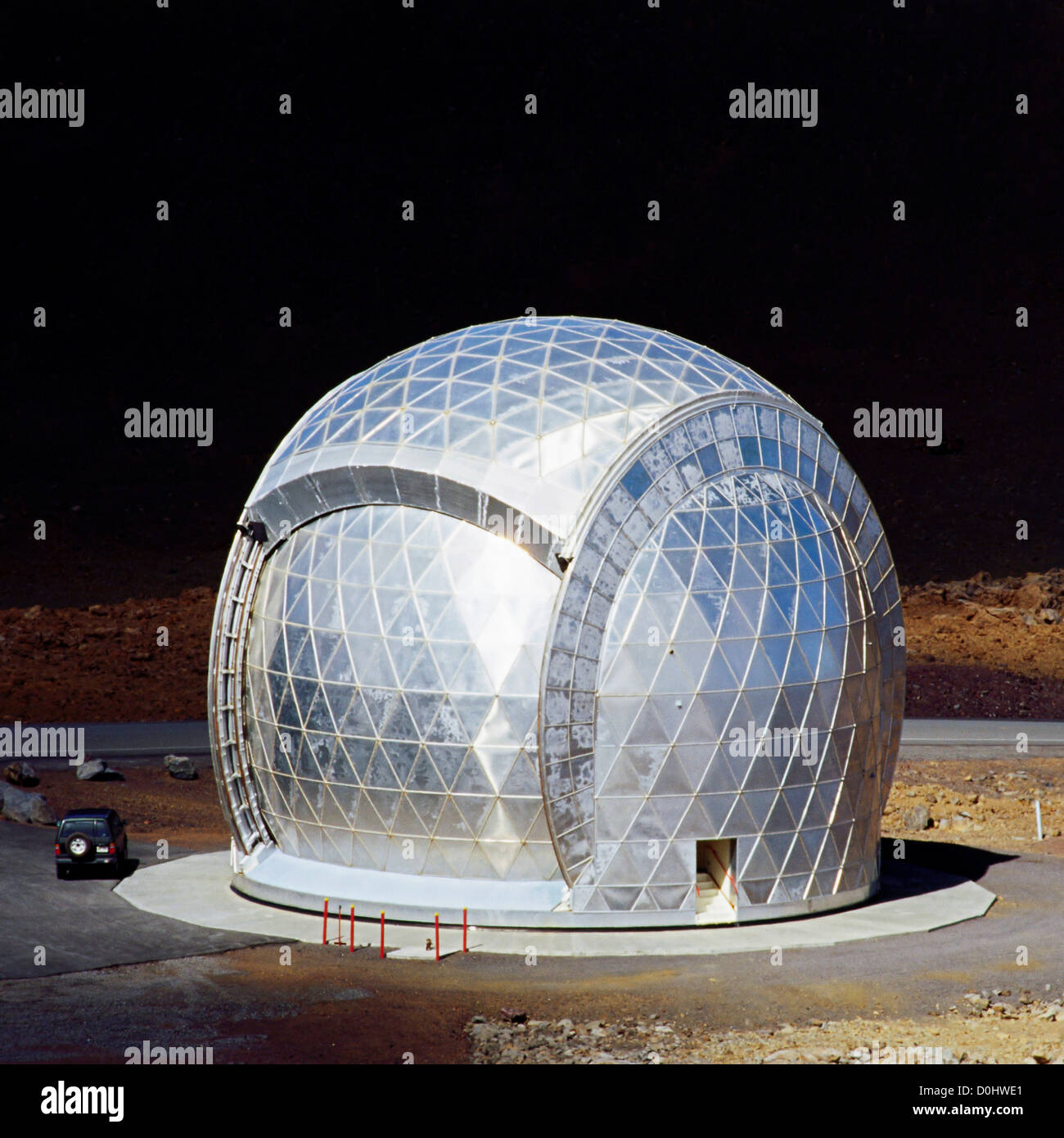 The Caltech Submillimeter Observatory Stock Photo - Alamy