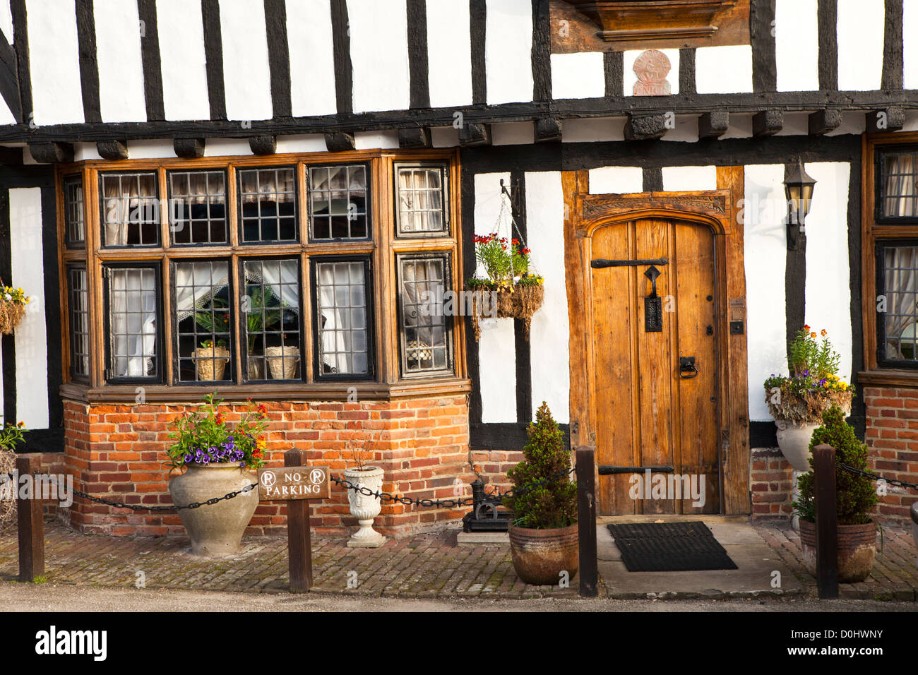 Old english buildings hi-res stock photography and images - Alamy
