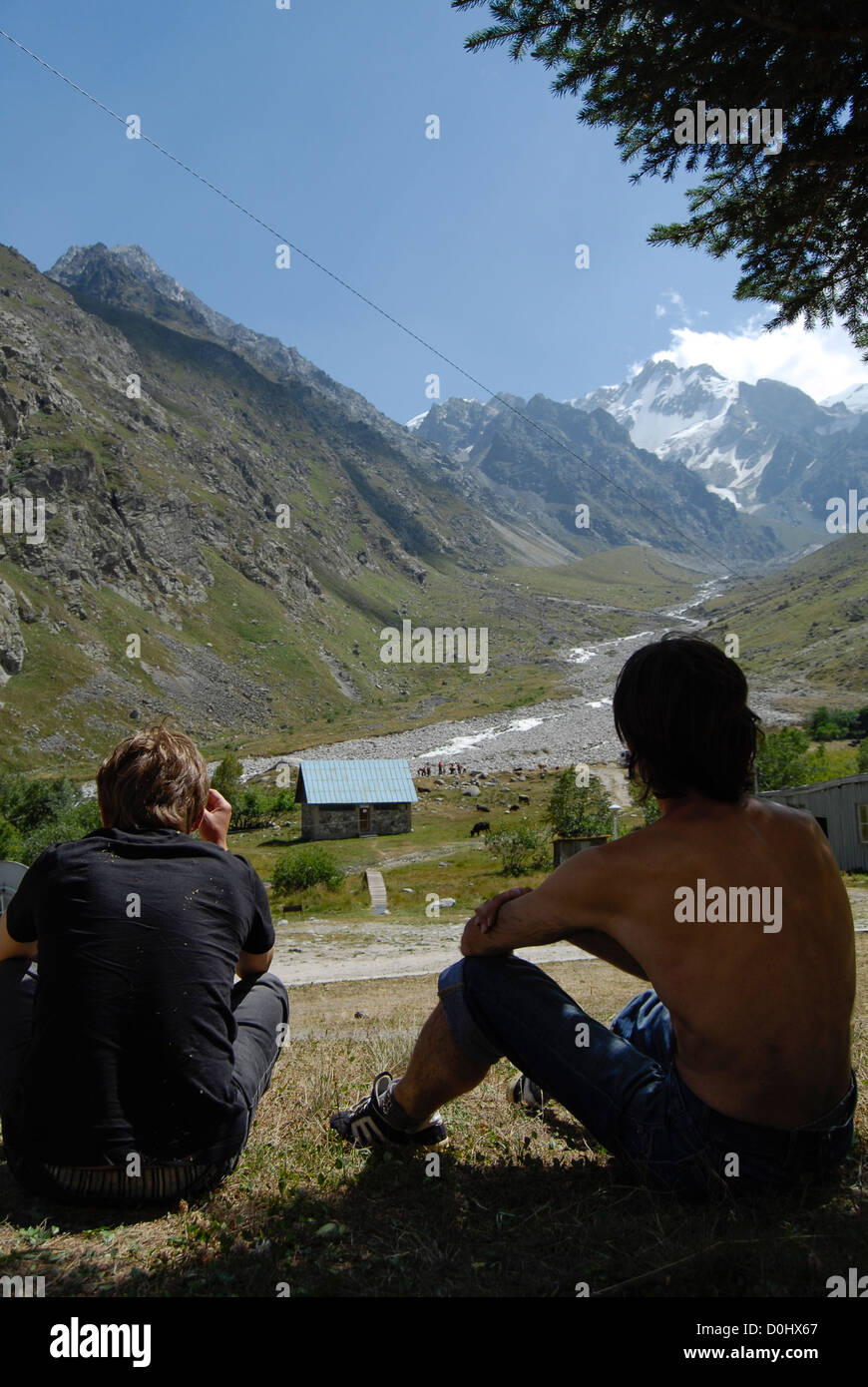 mountaineers resting mountains base camp people Stock Photo - Alamy