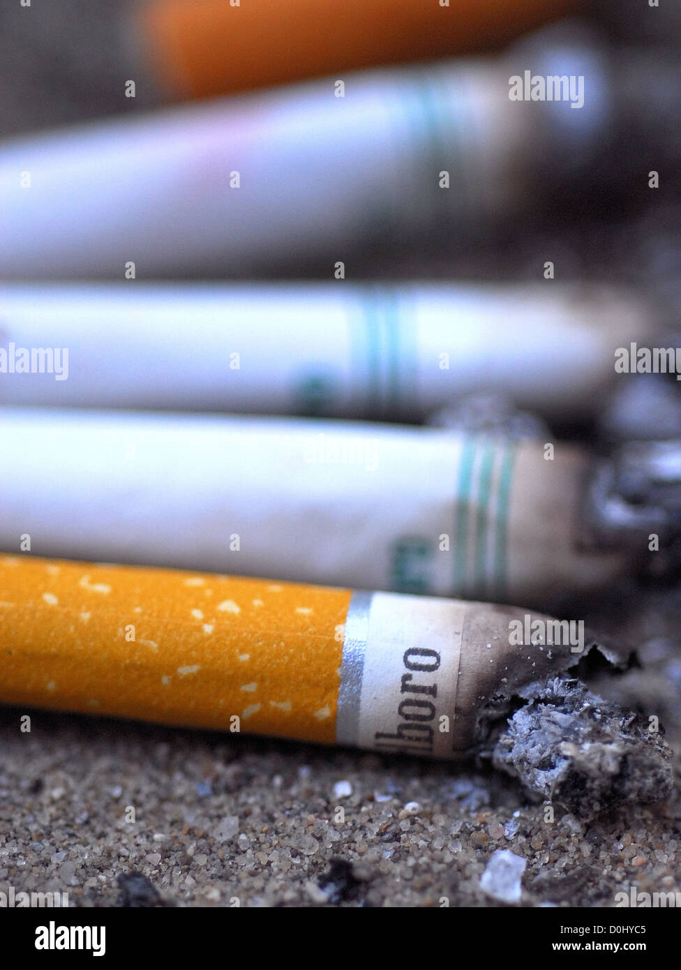 Discarded cigarettes in the street Stock Photo - Alamy