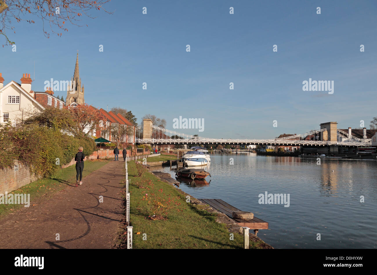 Thames tow path hi-res stock photography and images - Alamy