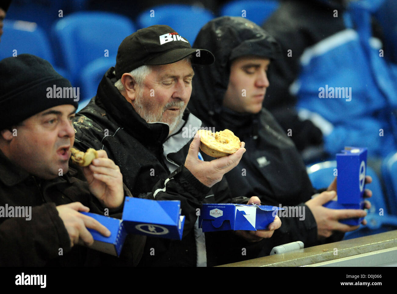 Football fans eating a pie hi-res stock photography and images - Alamy
