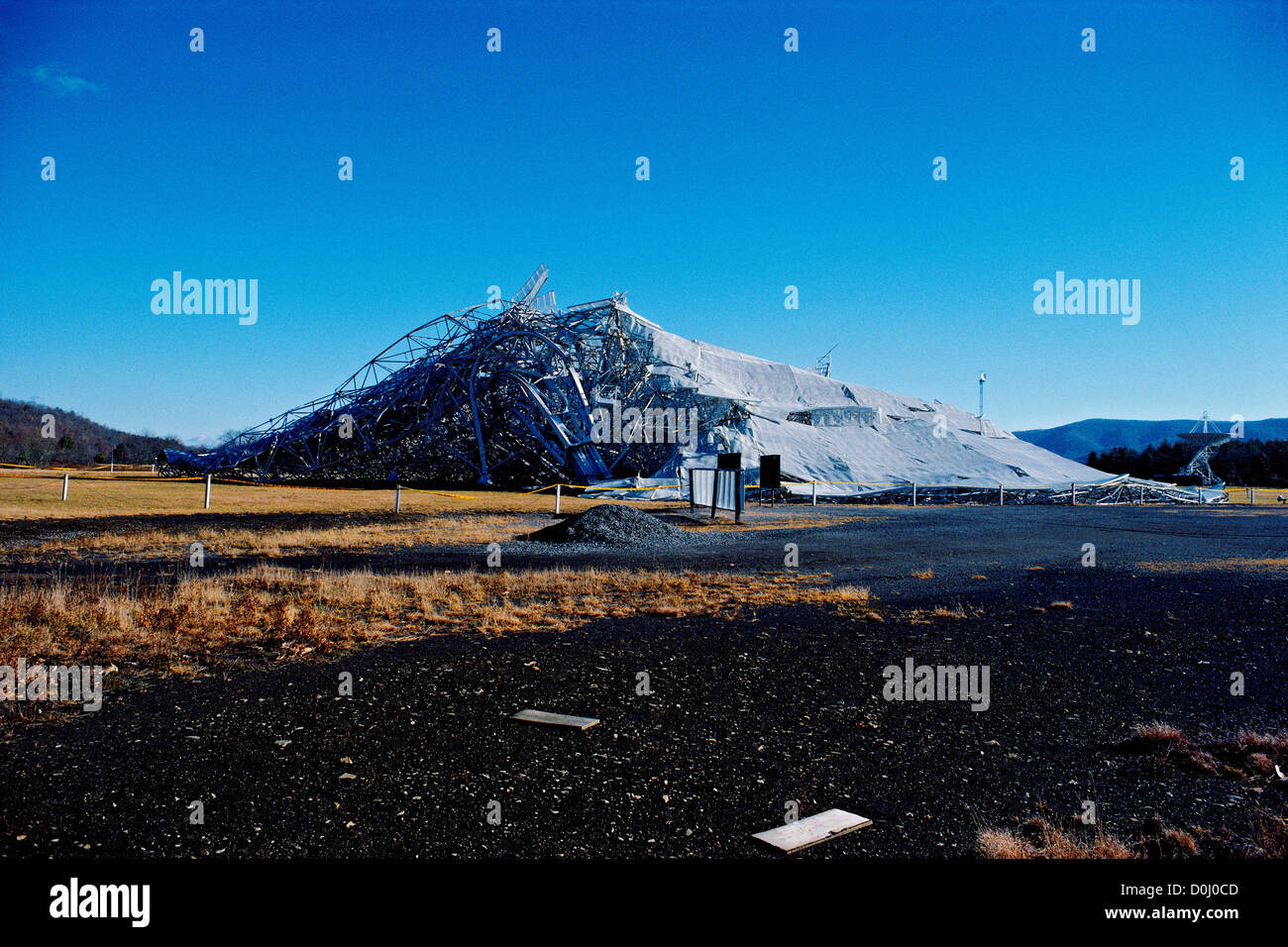 Collapsed Telescope at Green Bank Stock Photo - Alamy
