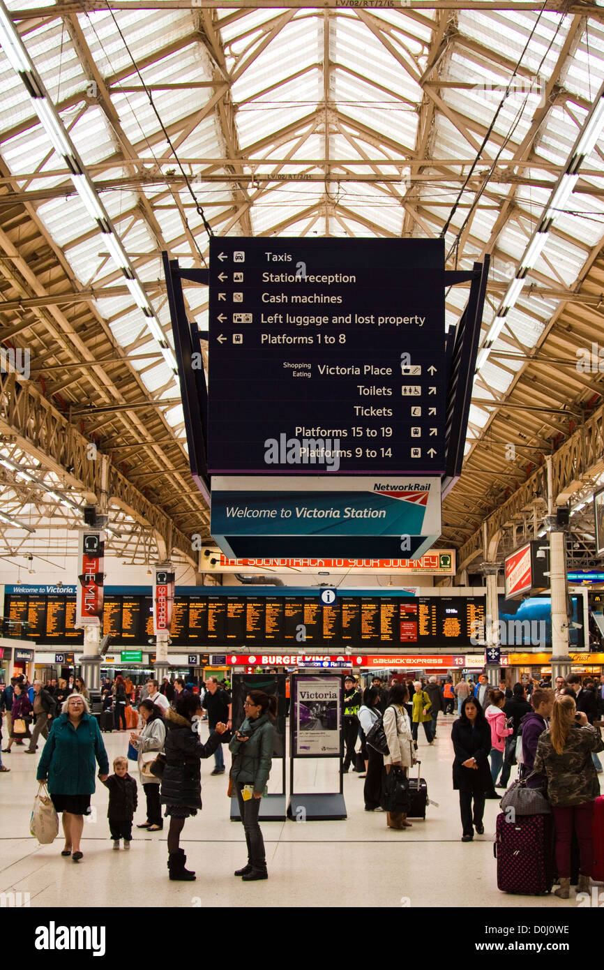 Victoria railway station Stock Photo - Alamy