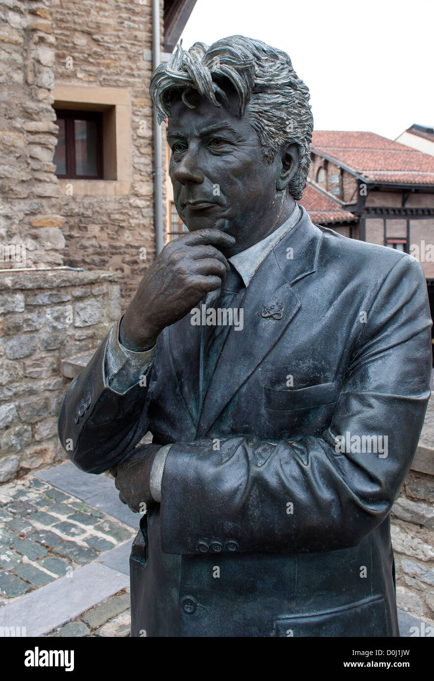 Statue of the British thriller writer Ken Follett, which stands next to ...