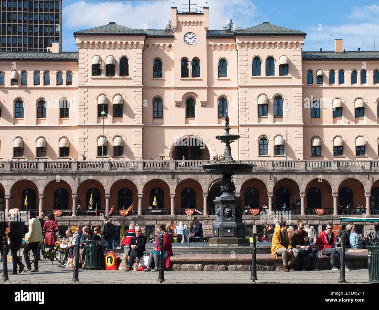 Trade arcade hi-res stock photography and images - Alamy