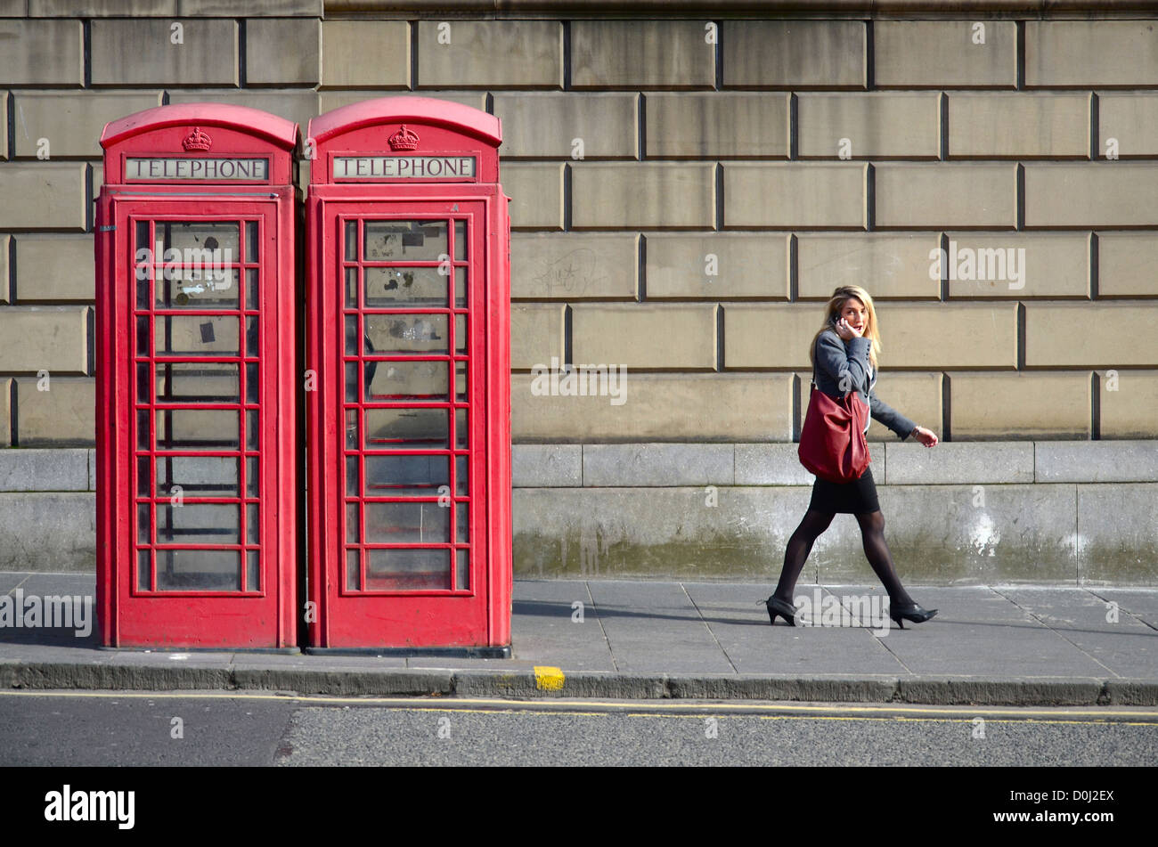 Red phone box edinburgh bridge hi-res stock photography and images - Alamy