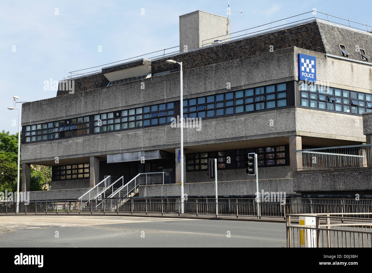 Police station uk exterior hi-res stock photography and images - Alamy